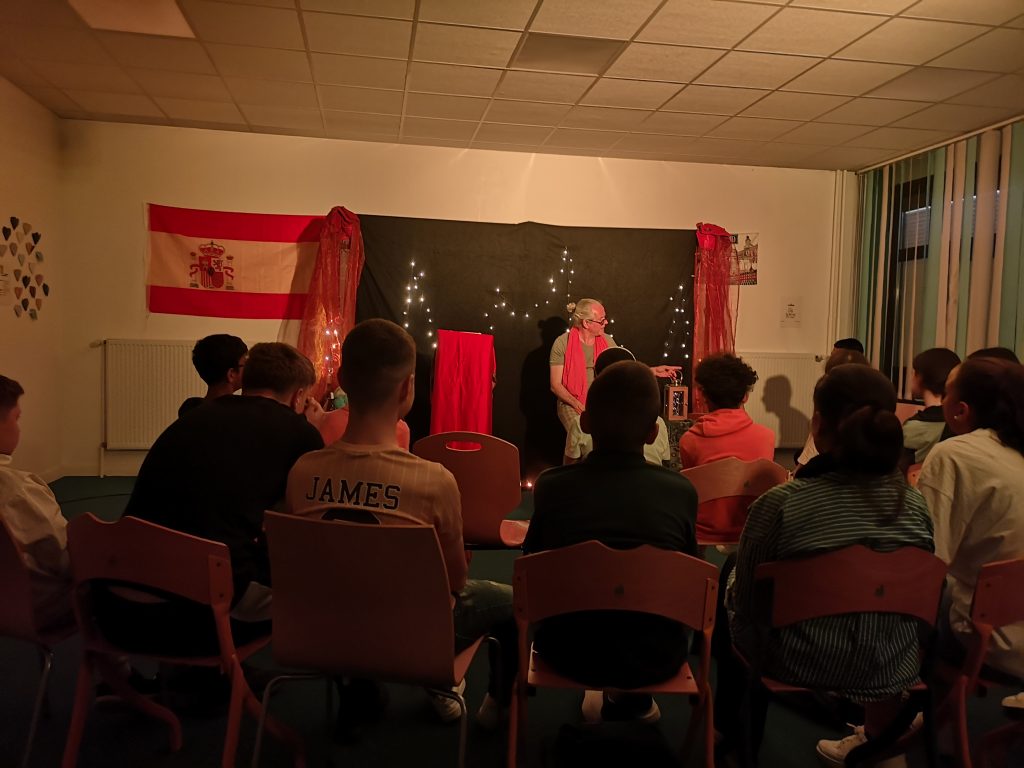 Spectacle « Voyage au bout du conte » – UPE2A